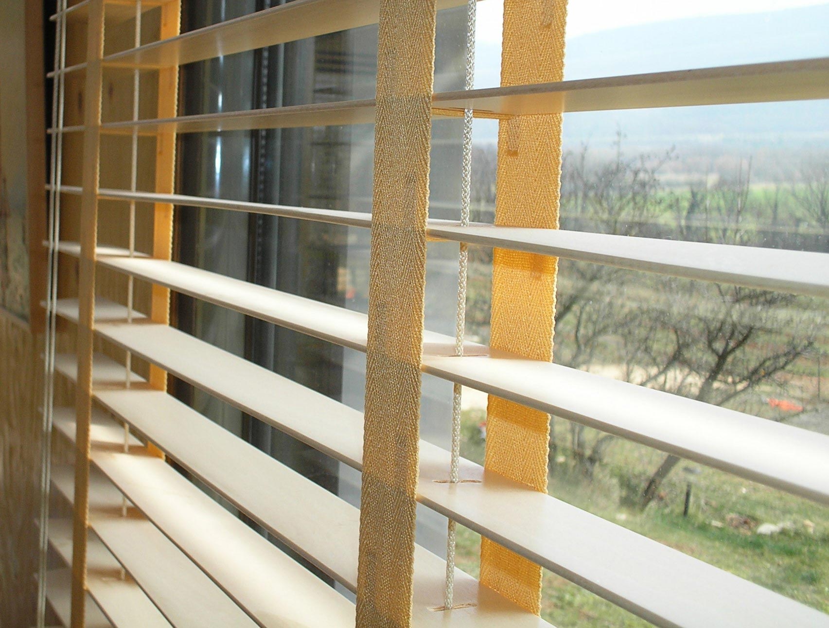 Stores vénitiens bois & aluminium | ARBAO L'art du bois depuis 1991